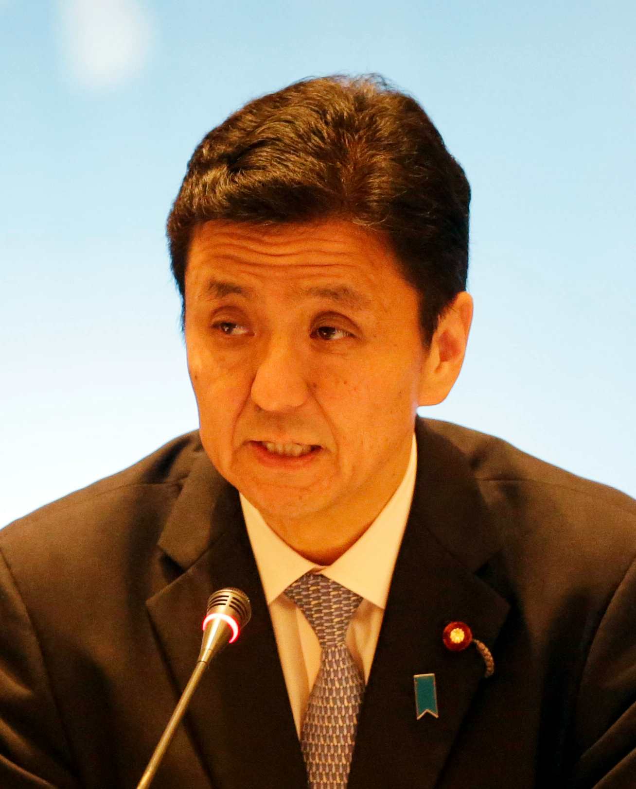 岸信夫の家系図を分かりやすく！養子？息子？安倍晋三と苗字が異なるけどその関係は？ | menslog